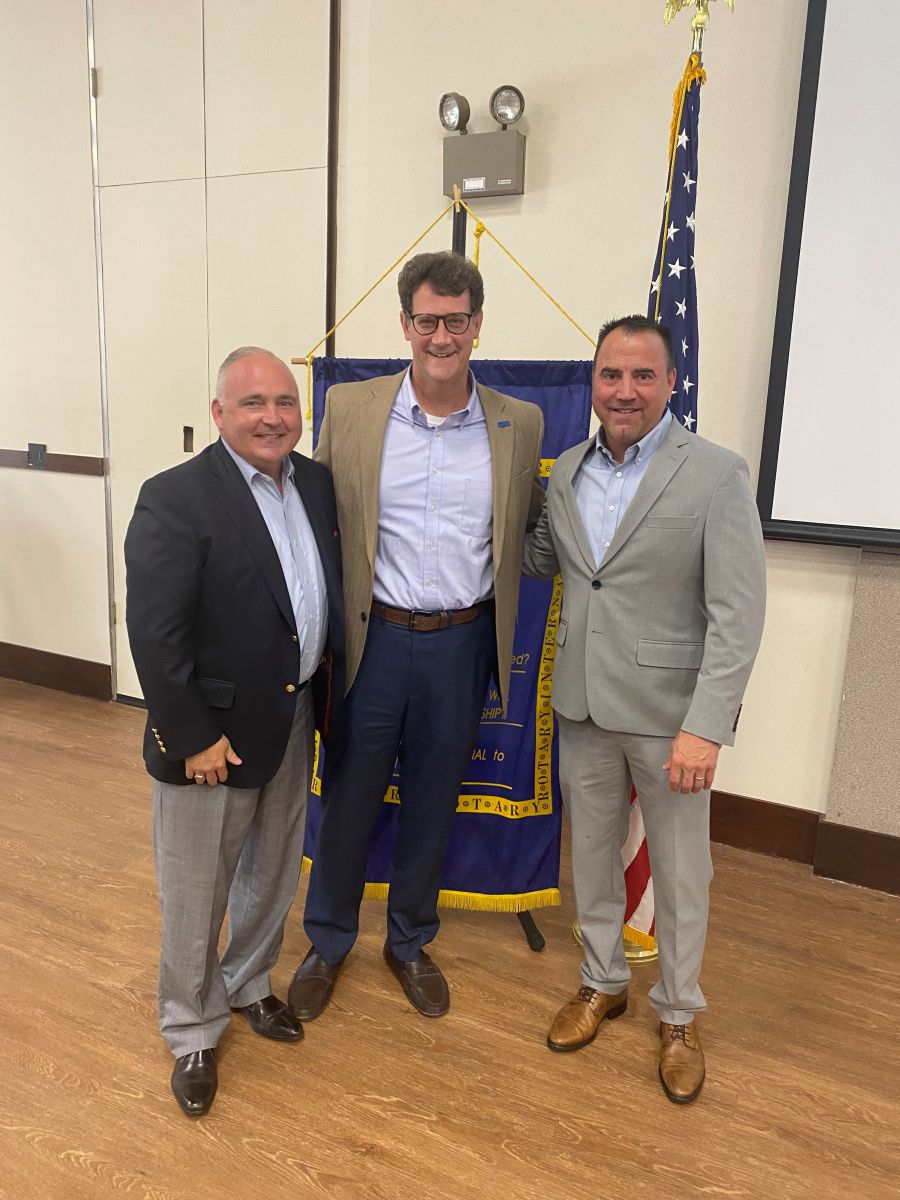 Left to right: Mayor Kevin Brooks, Club President Vaughn Berger ...